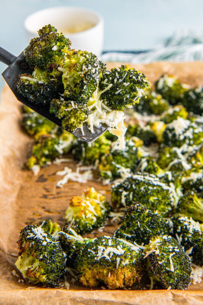 Parmesan Roasted Broccoli | Easy Dinner Ideas