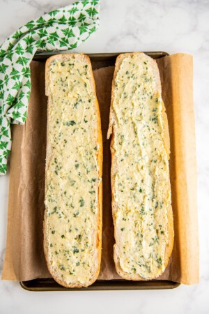 Easy Homemade Garlic Bread Recipe | Easy Dinner Ideas